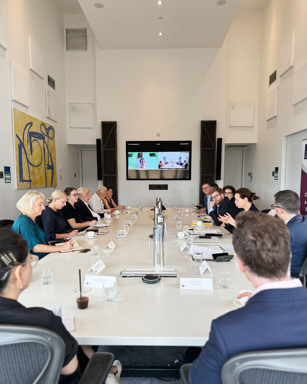 Roundtable discussion on conflict and humanitarian operations in the ...